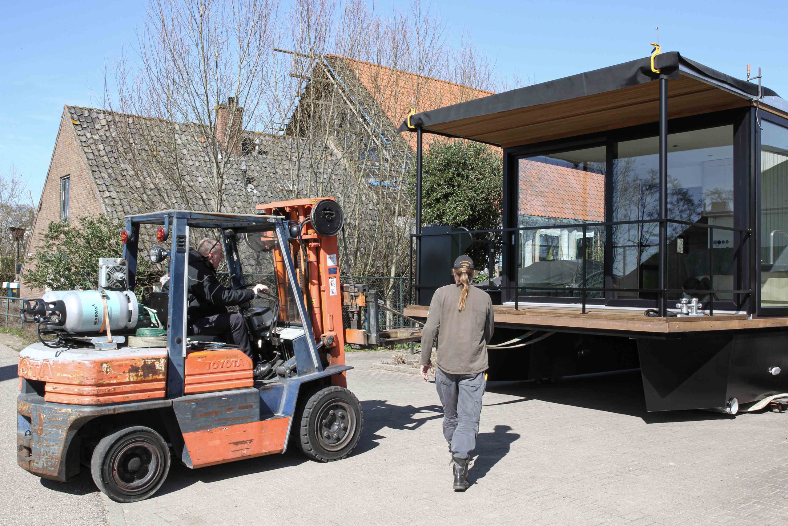 OVER ONS - Revolution: Houseboats en Tiny Houses